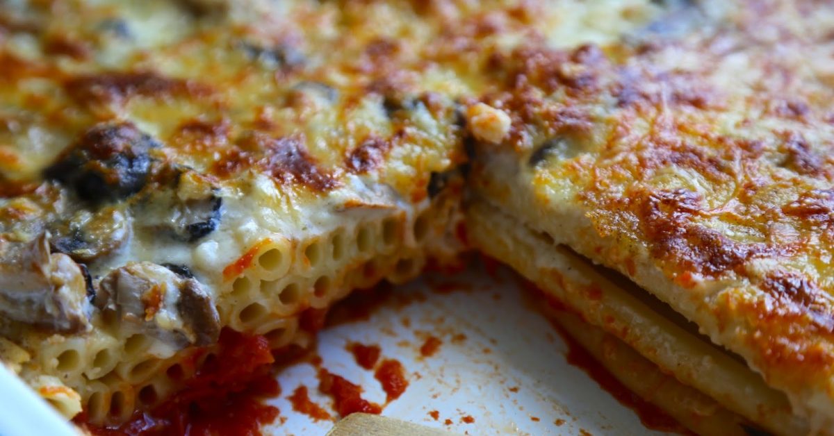 Pastitsio, recipe for a Greek vegetarian pasta dish